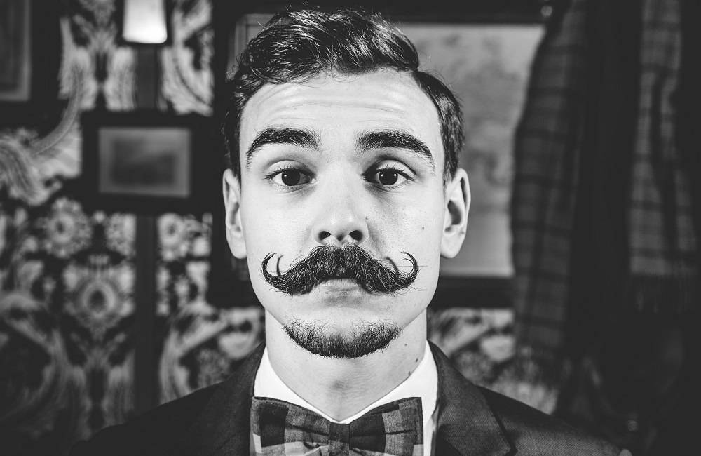 Blog - Zo style jij je snor met snorrenwax – Mannenzaak.nl